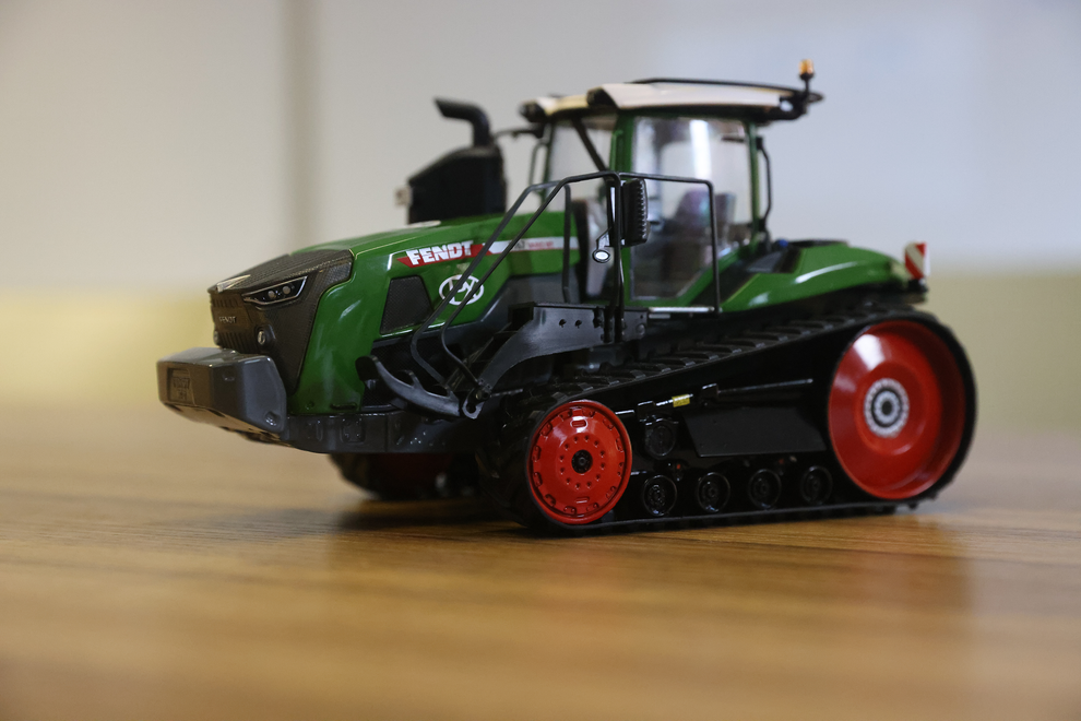 Fendt 1167 Vario MT 1:32 Scale Model – P.X. Farms Ltd